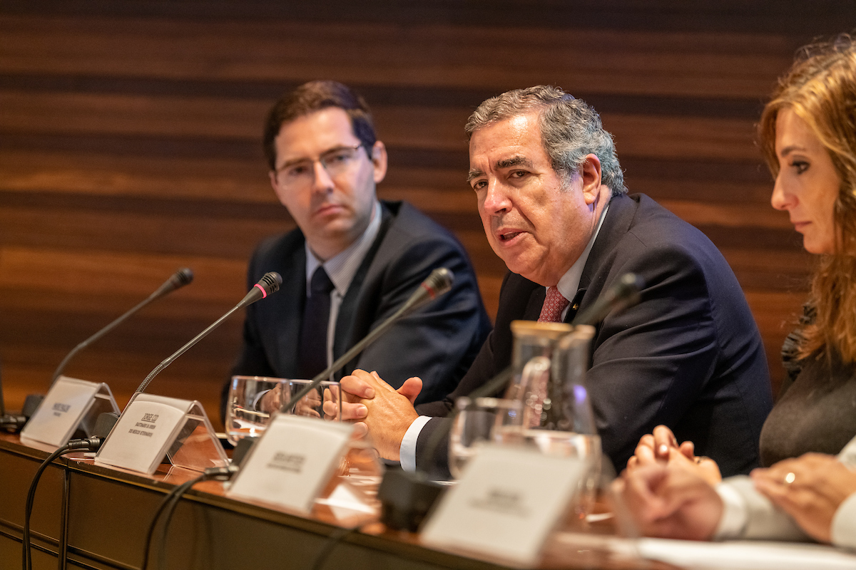 Bastonário da OMV participa na Sessão de Abertura da palestra "Risco de Burnout nos Médicos ...